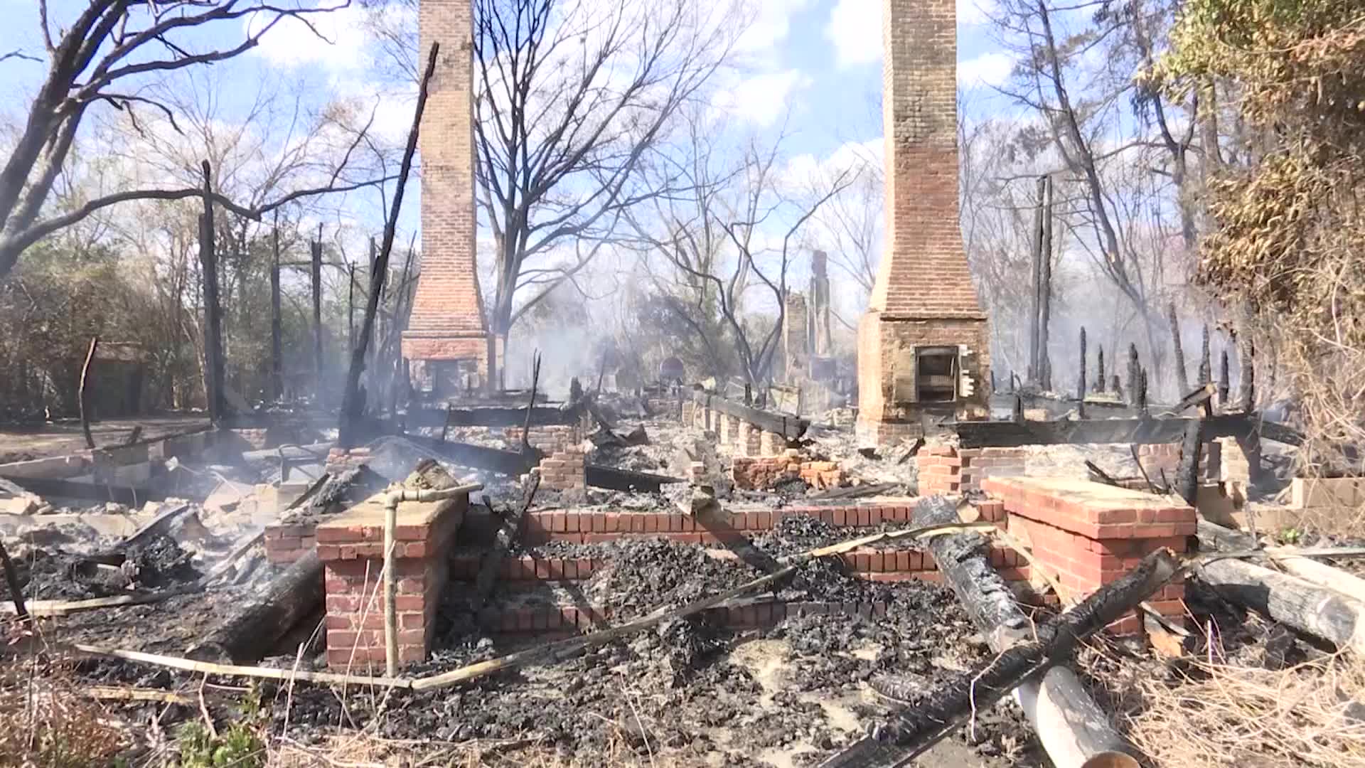 Crews fight large fire in downtown Clio – WBTW